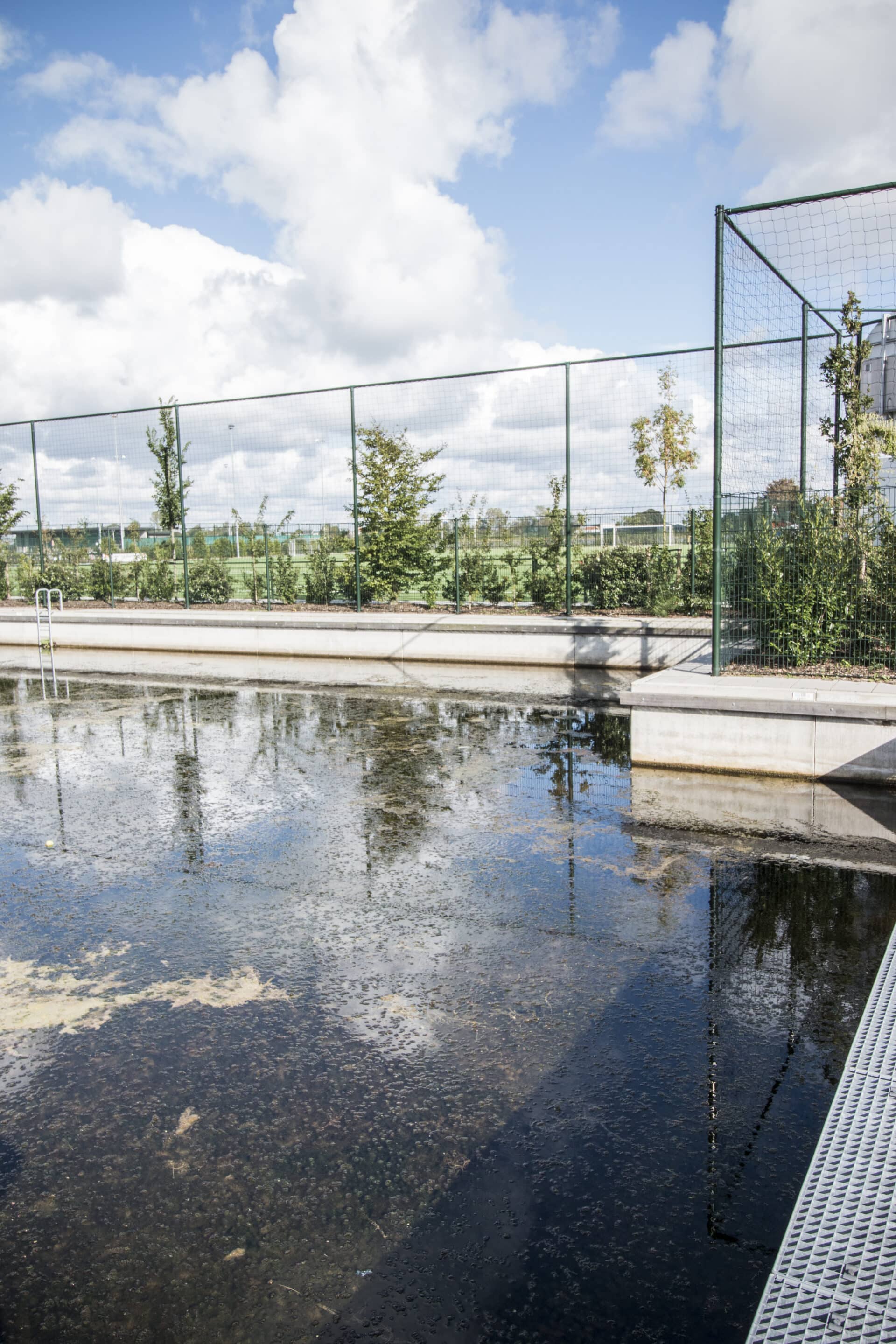 Retaining walls for flood protection or flood prevention