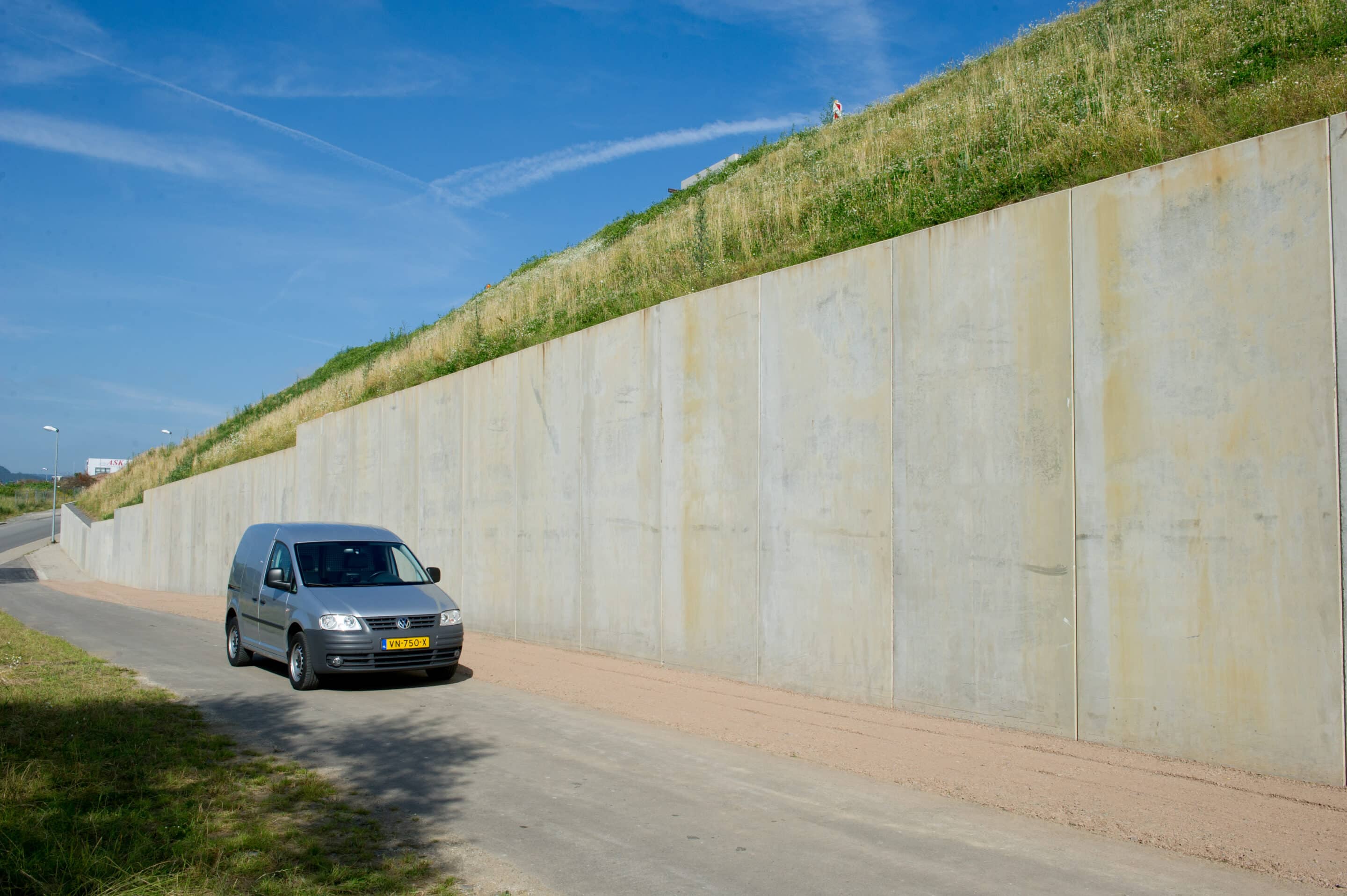 Retaining wall solutions for road and traffic - Bosch Beton