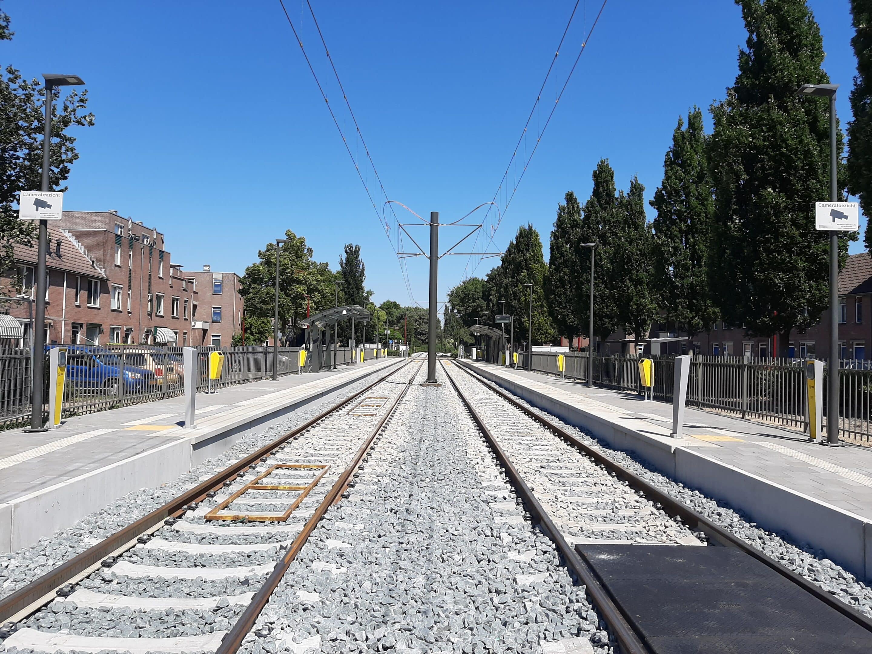 Solutions with retaining walls on and around the railways