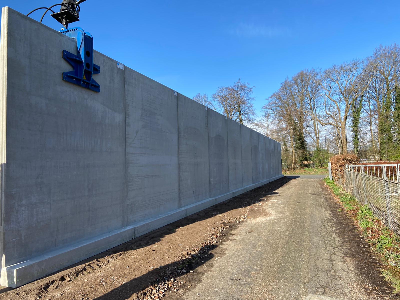 Extra storage and security with retaining walls - Bosch Beton