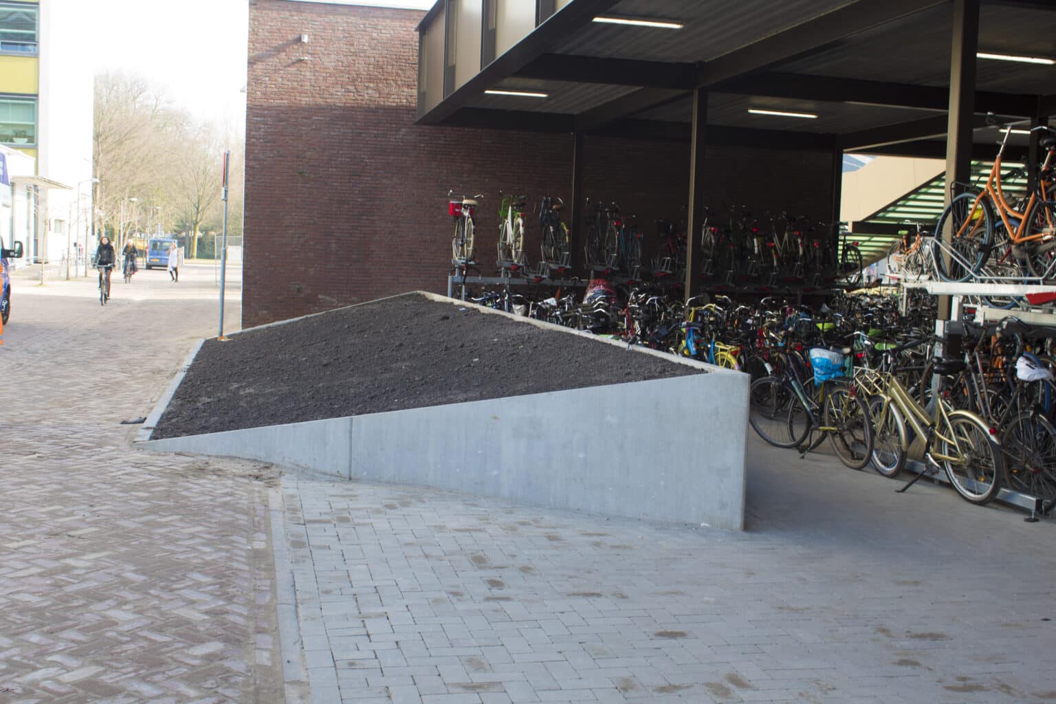 Bosch Beton - Retaining walls for architectural bicycle storage ...
