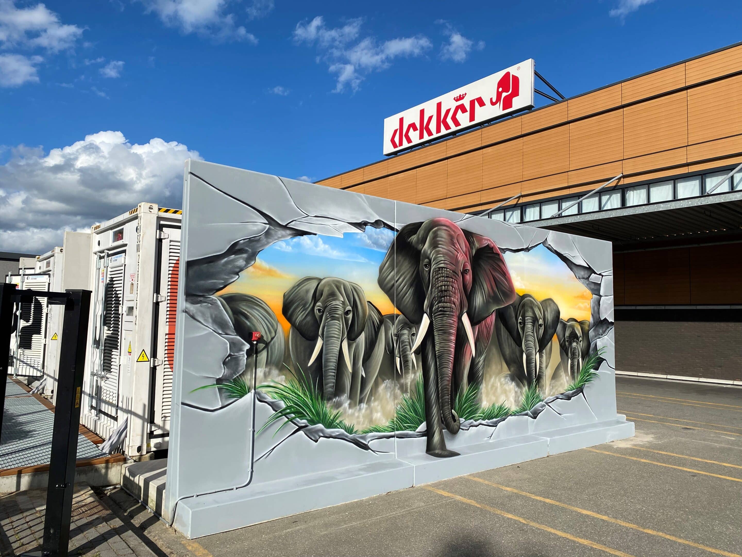 Fire-resistant retaining walls as protection battery containers - Bosch ...