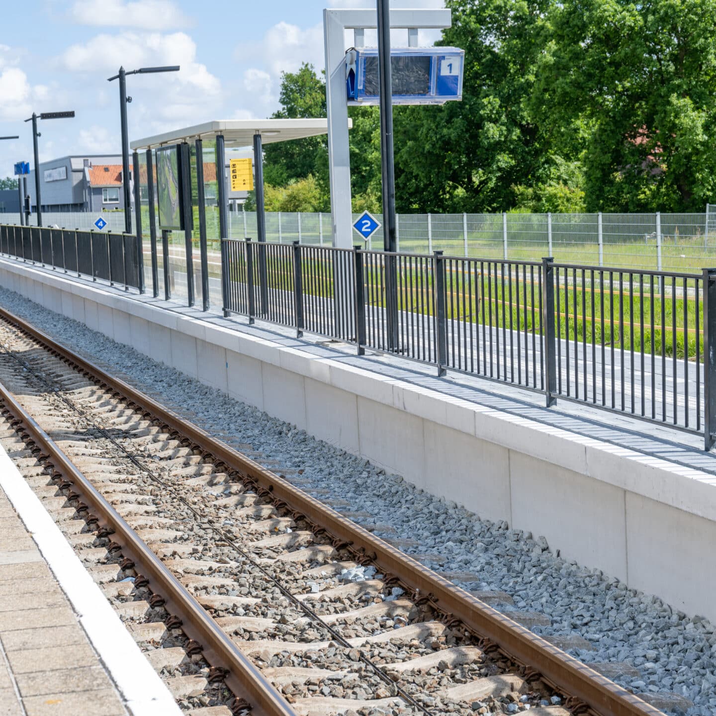 Solutions with retaining walls on and around the railways